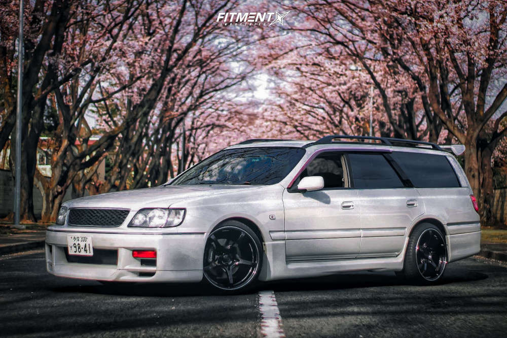 1998 Nissan Skyline R33 Base with 19x10.5 Rays Engineering G50 and ...