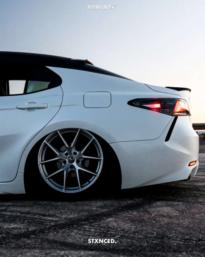 2018 Toyota Camry XSE with 19x8.5 Aodhan Aff7 and Federal 235x40 on Air ...