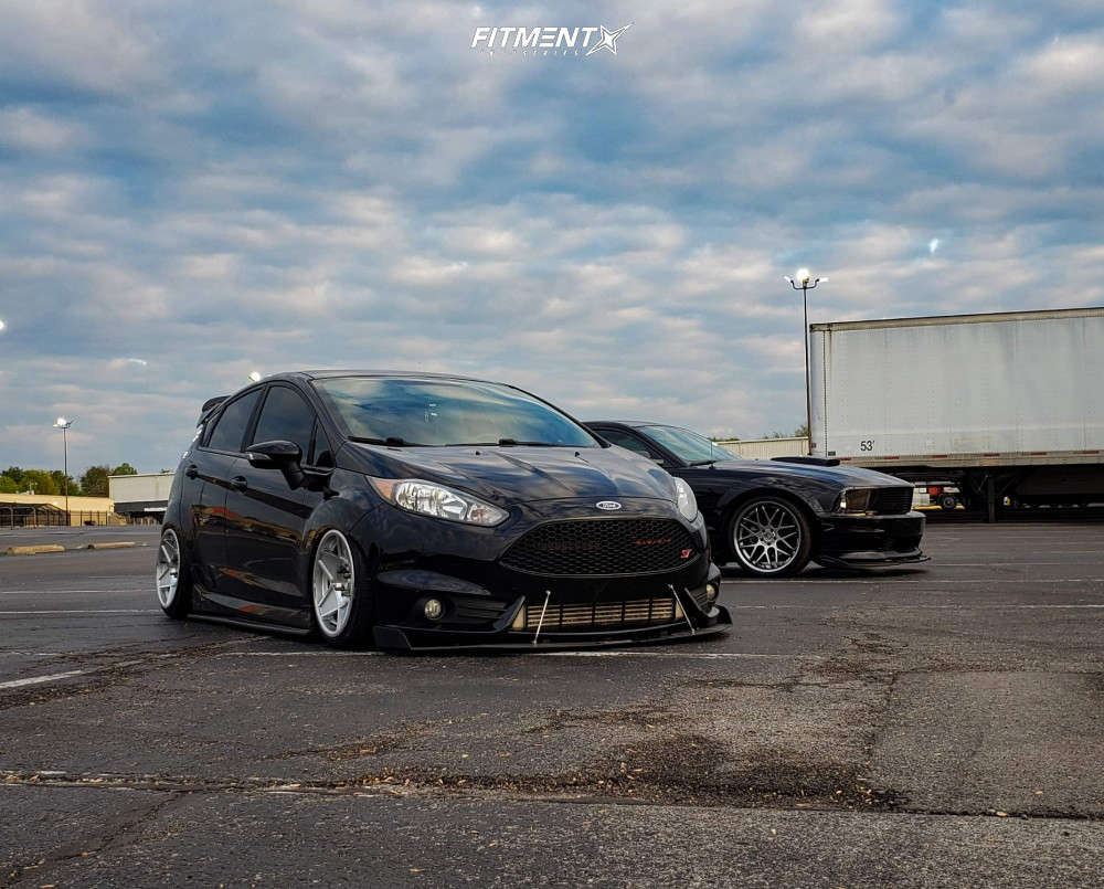 2017 Ford Fiesta ST with 16x8 3SDM 0.05 and Federal 195x40 on Air ...