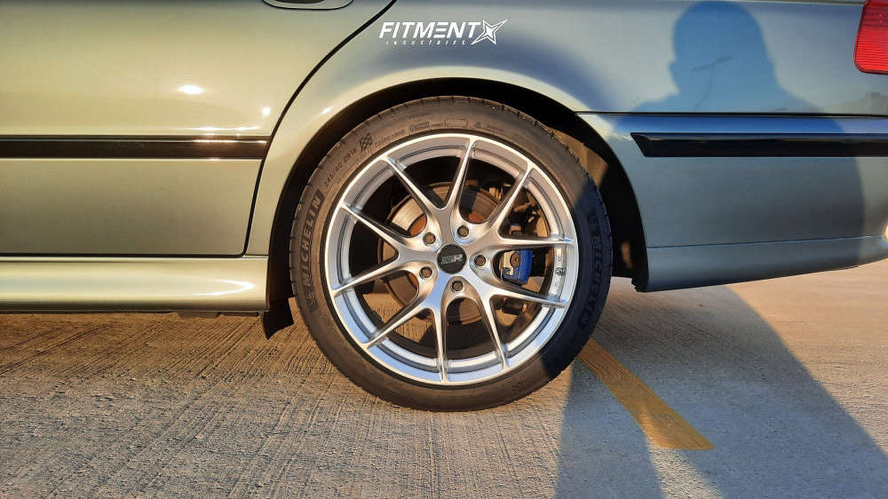 2001 BMW 525i Base with 18x8.5 ESR Rf2 and Michelin 245x40 on Stock ...