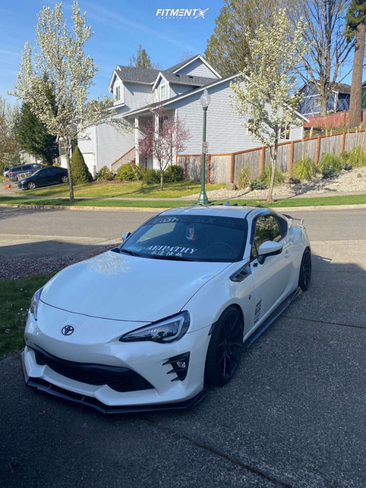 2020 Toyota 86 GT with 18x9.5 Option Lab R716 and Nankang 235x45 on Air ...