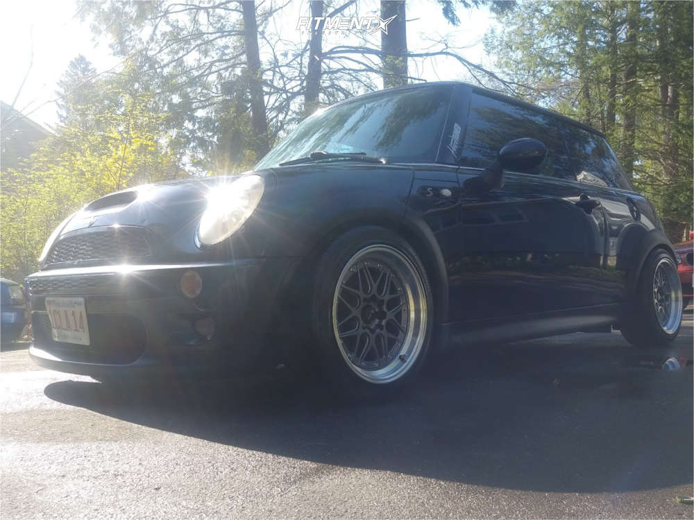 2006 Mini Cooper S with 16x8 Vors Vr7 and Hankook 205x45 on Coilovers ...