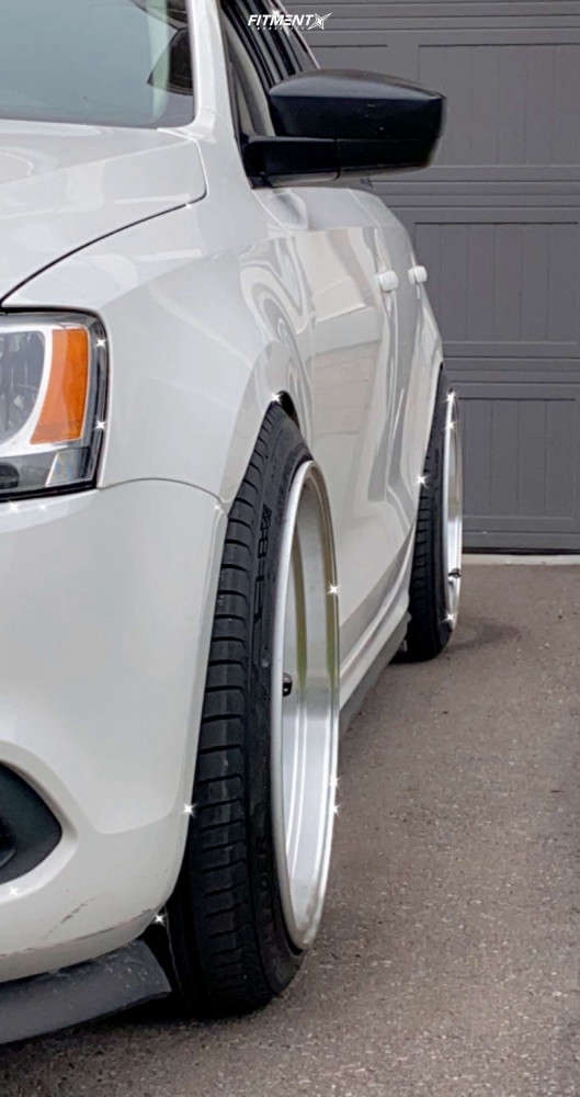 2013 Volkswagen Jetta Sportline with 18x10 JNC 005 and Crossleader ...