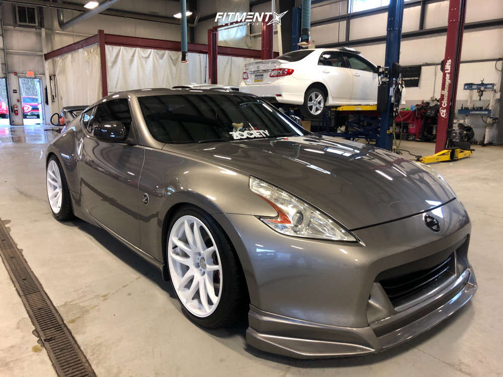 2009 Nissan 370Z 2dr Coupe (3.7L 6cyl 7A) with 19x9.5 ESR Sr08 and ...