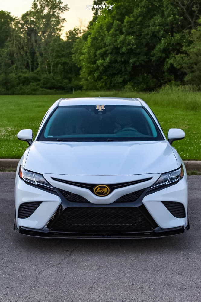 2020 Toyota Camry SE with 19x8.5 ESR Cs15 and Kenda 235x35 on Stock ...