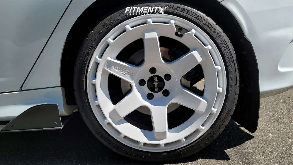 2017 Ford Focus RS with 19x8.5 Rotiform Kb1 and Michelin 235x35 on ...