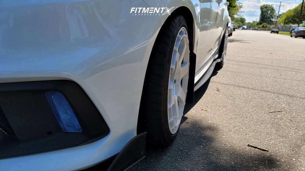 2017 Ford Focus RS with 19x8.5 Rotiform Kb1 and Michelin 235x35 on ...