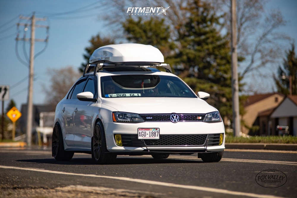 2014 Volkswagen Jetta GLI with 18x8.5 Aodhan AH-X and Nitto 215x40 on ...
