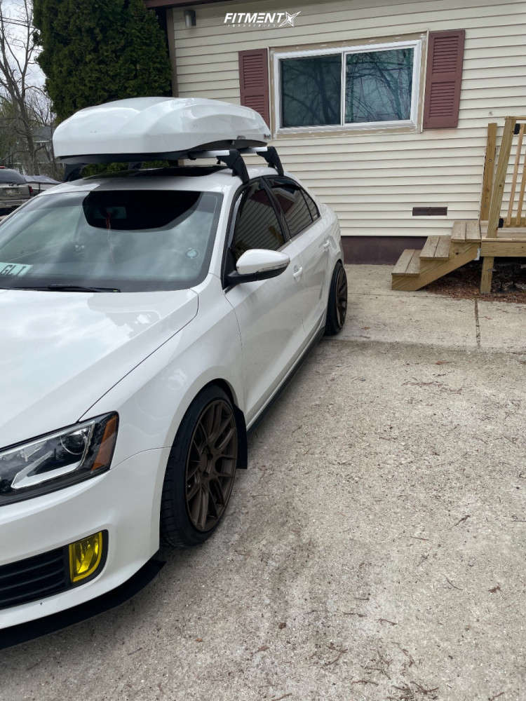 2014 Volkswagen Jetta GLI with 18x8.5 Aodhan AH-X and Nitto 215x40 on ...