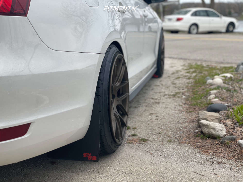 2014 Volkswagen Jetta GLI with 18x8.5 Aodhan AH-X and Nitto 215x40 on ...