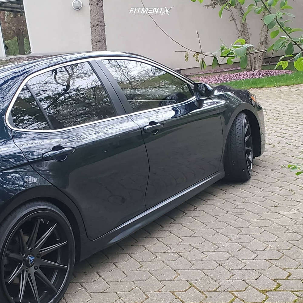 2018 Toyota Camry SE with 20x10 Rohana Rc10 and Vercelli 245x35 on ...