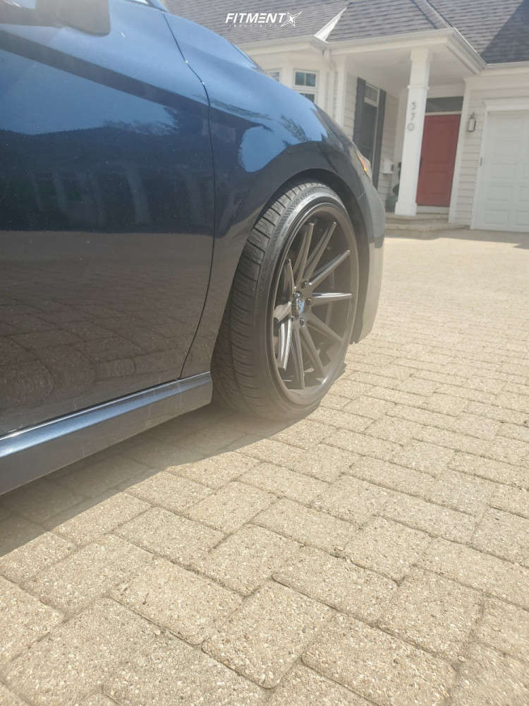 2018 Toyota Camry SE with 20x10 Rohana Rc10 and Vercelli 245x35 on ...