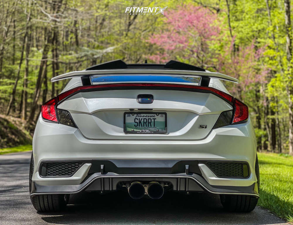 2018 Honda Civic Si with 18x9.5 Konig Lockout and Goodyear 235x40 on ...