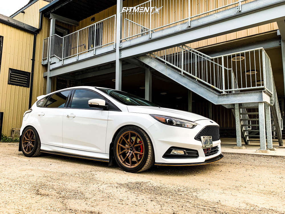 2016 Ford Focus ST with 18x8 Advanti Racing Hybris and Michelin 235x40 ...