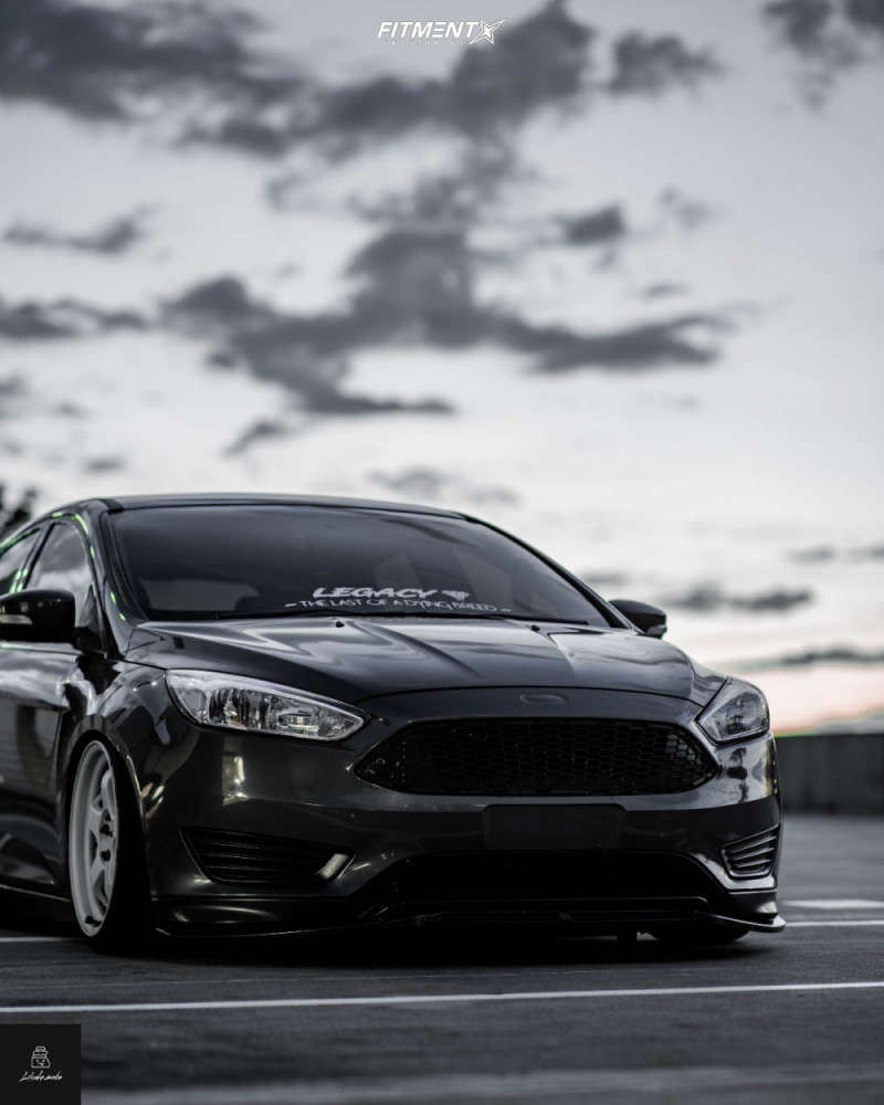 2016 Ford Focus SE with 18x8.5 ESR Sr06 and Westlake 215x35 on ...