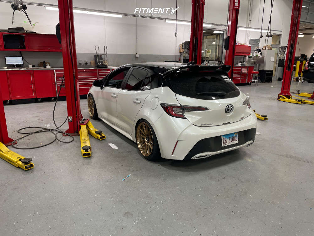 2021 Toyota Corolla XSE with 18x9.5 Cosmis Racing R1 and Nankang 245x35 ...