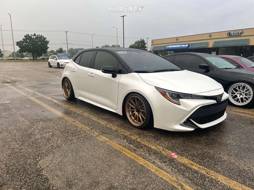 2021 Toyota Corolla XSE with 18x9.5 Cosmis Racing R1 and Nankang 245x35 ...