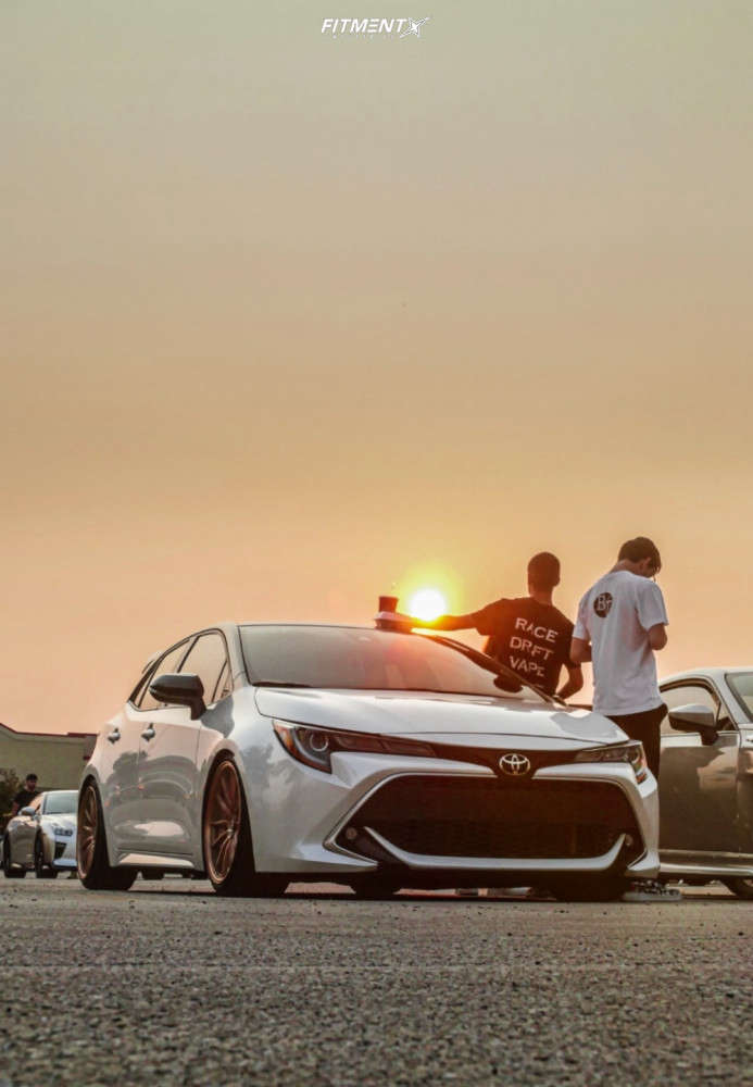 2021 Toyota Corolla XSE with 18x9.5 Cosmis Racing R1 and Nankang 245x35 ...
