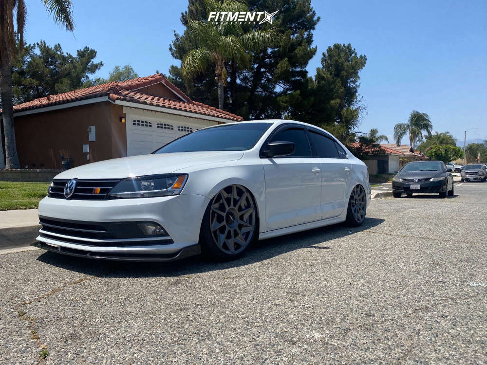 2016 Volkswagen Jetta Sport with 20x8.5 Rotiform Cvt and Delinte 225x35 ...