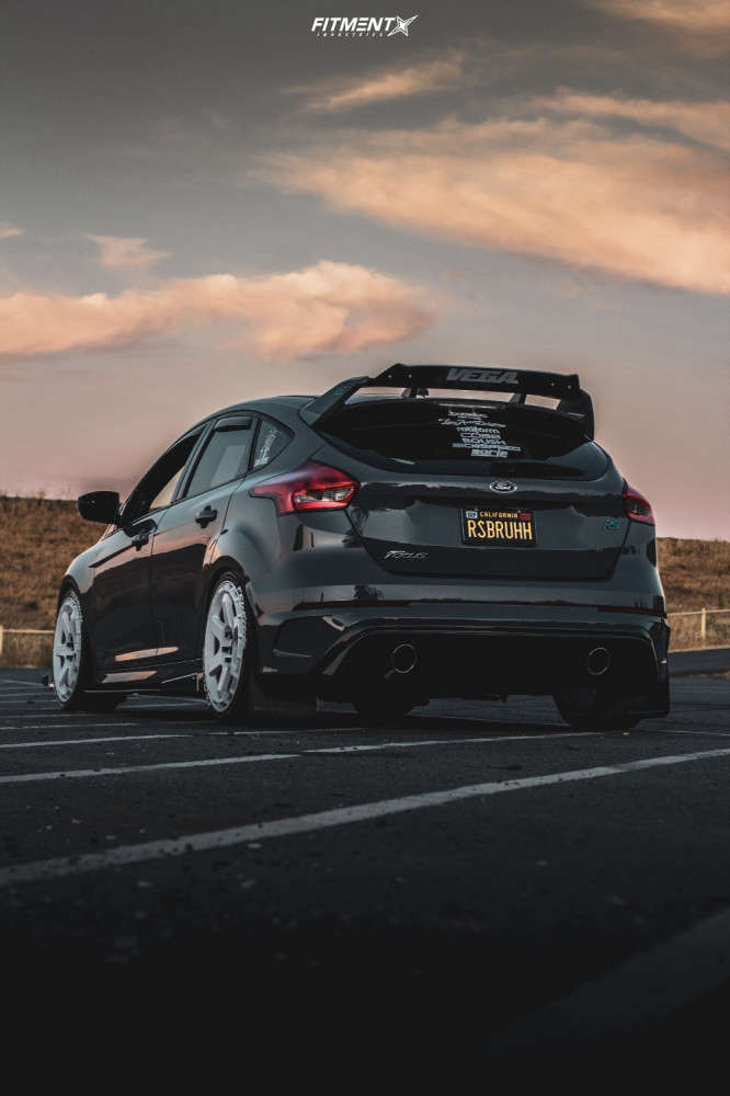 2017 Ford Focus RS with 19x8.5 Rotiform Kb1 and Federal 235x35 on ...