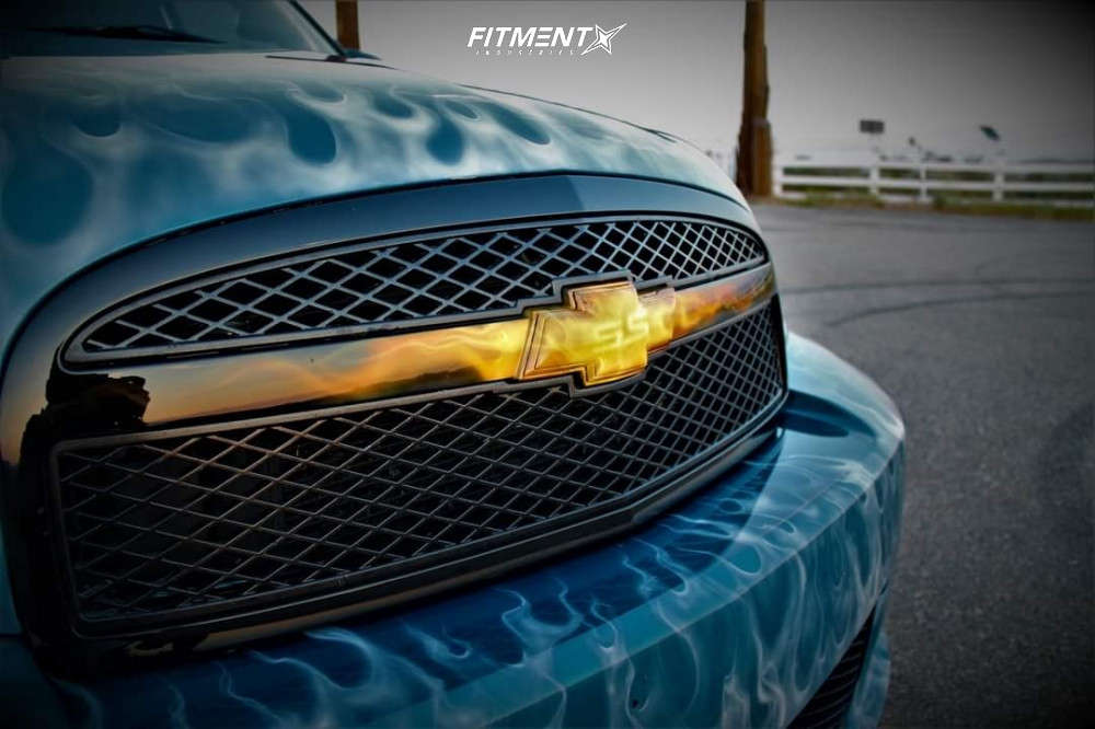 2009 Chevrolet HHR SS with 18x8.5 Vors Tr4 and Riken 225x45 on Lowering ...