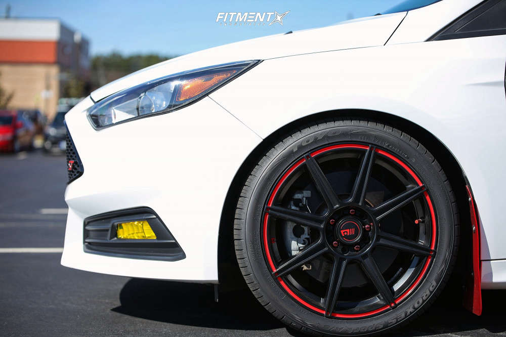 2018 Ford Focus ST with 18x8 Motegi Mr142 and Toyo Tires 235x40 on ...