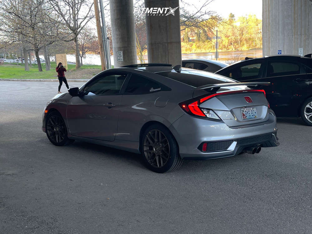 2017 Honda Civic Si with 18x9 Flow One Race Spec F2 and Yokohama 225x35 ...