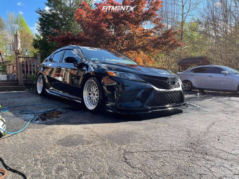 2020 Toyota Camry SE with 19x9.5 ESR Sr05 and Nankang 235x35 on ...