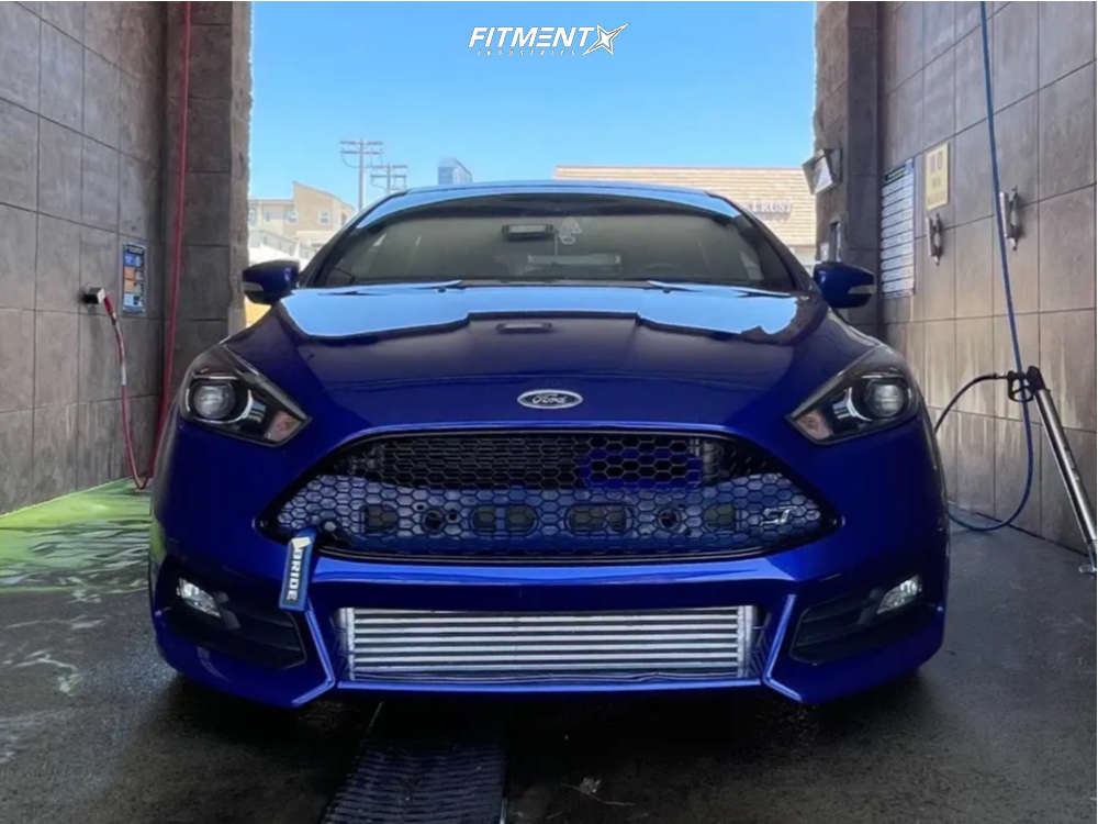 2015 Ford Focus ST with 18x8.5 Option Lab R716 and Michelin 245x40 on ...