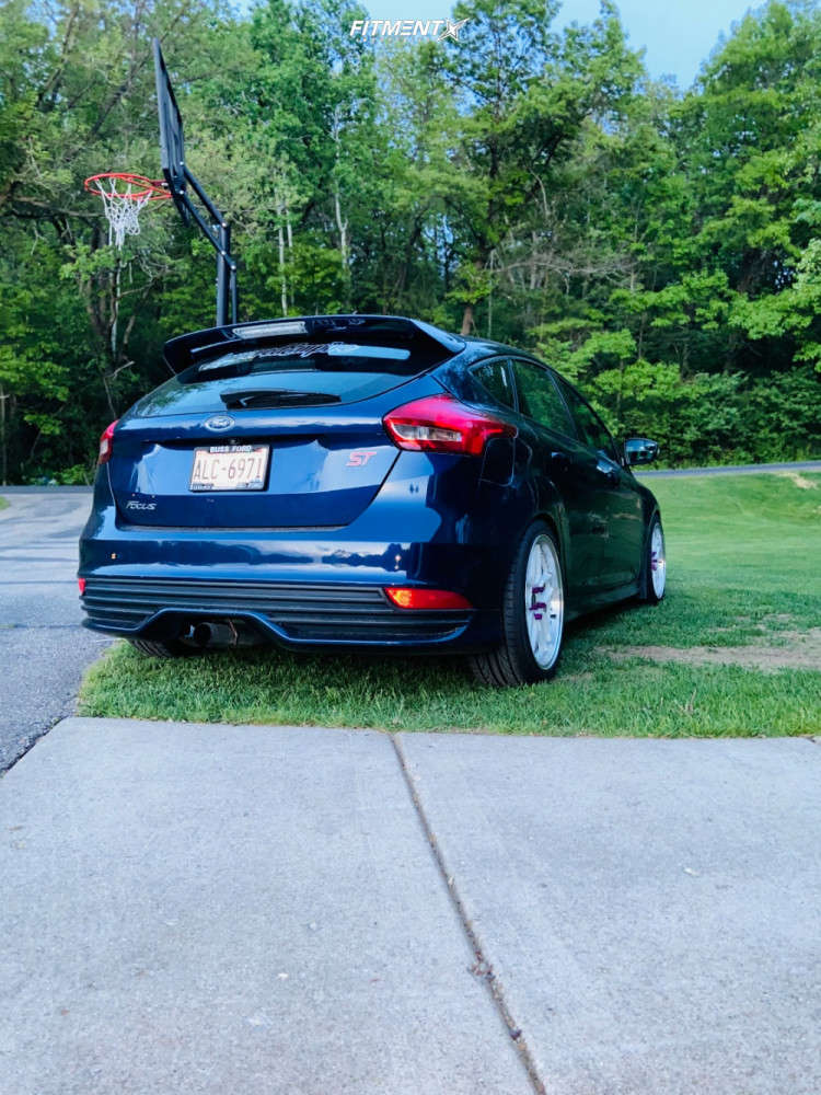 2016 Ford Focus ST with 18x8.5 ESR Cs15 and Hankook 235x45 on Lowering ...