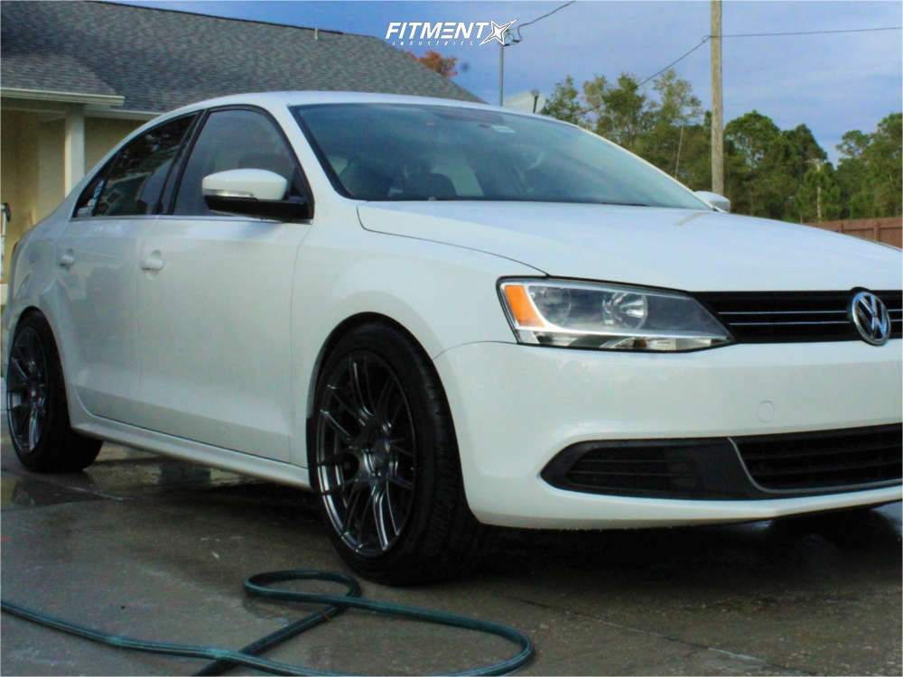 2014 Volkswagen Jetta SE with 18x8.5 Aodhan Ah-x and Vercelli 225x45 on ...