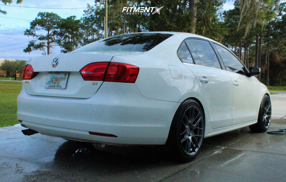 2014 Volkswagen Jetta SE with 18x8.5 Aodhan Ah-x and Vercelli 225x45 on ...