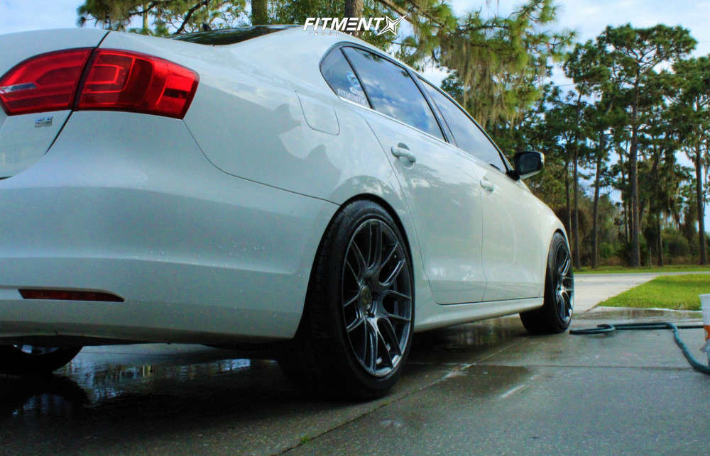 2014 Volkswagen Jetta SE with 18x8.5 Aodhan Ah-x and Vercelli 225x45 on ...