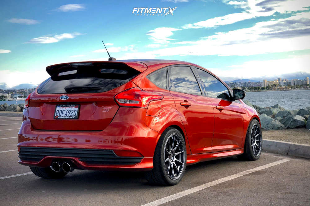 2018 Ford Focus ST with 18x9 Titan7 Tr-10 and Federal 255x35 on ...