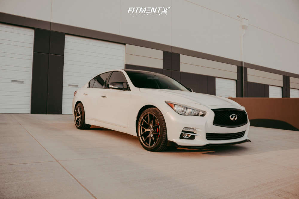 2015 INFINITI Q50 Base with 19x9.5 ESR Rf2 and Achilles 255x35 on Stock ...