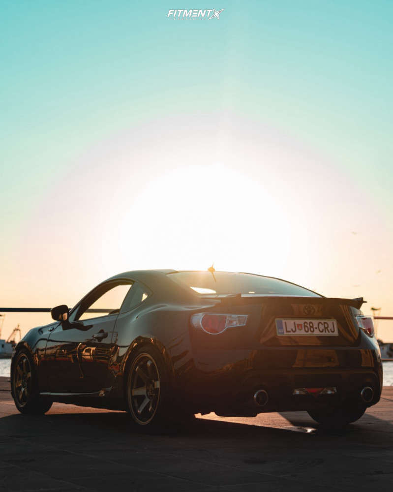 2013 Toyota 86 Base with 18x8.5 Rota Grid and Bridgestone 225x40 on ...