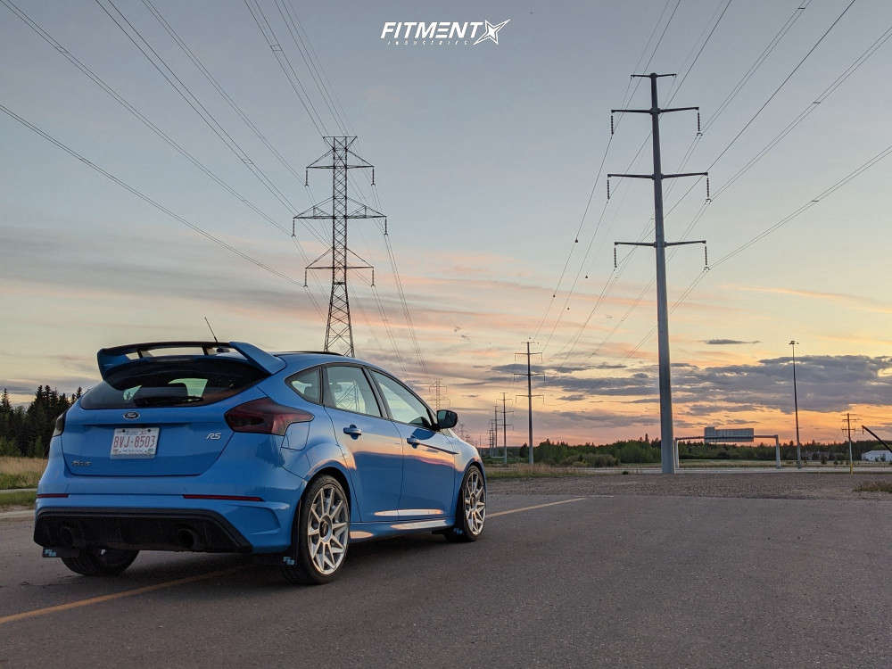 2017 Ford Focus RS with 19x8.5 Rotiform Cvt and Michelin 235x35 on ...
