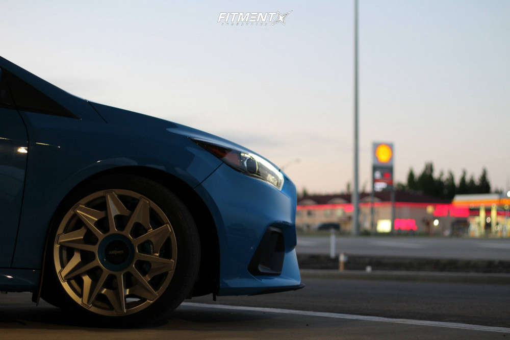 2017 Ford Focus RS with 19x8.5 Rotiform Cvt and Michelin 235x35 on ...