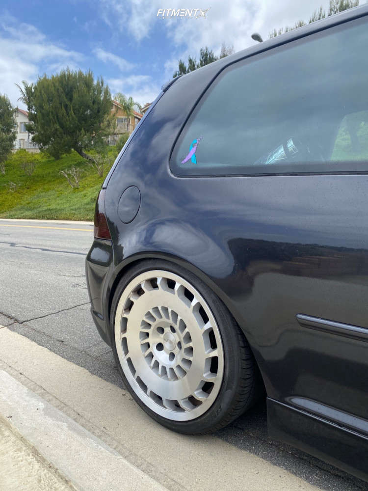 2004 Volkswagen R32 Base with 18x8.5 Rotiform Ccv and Pirelli 225x25 on ...