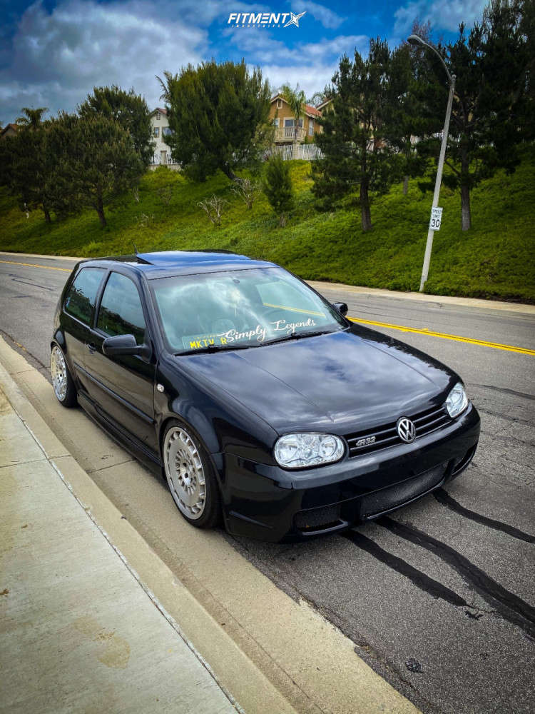 2004 Volkswagen R32 Base with 18x8.5 Rotiform Ccv and Pirelli 225x25 on ...