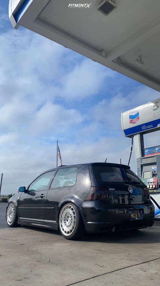 2004 Volkswagen R32 Base with 18x8.5 Rotiform Ccv and Pirelli 225x25 on ...