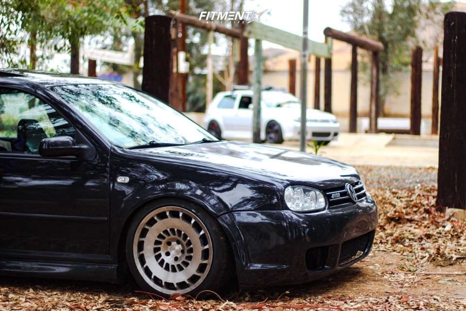 2004 Volkswagen R32 Base with 18x8.5 Rotiform Ccv and Pirelli 225x25 on ...