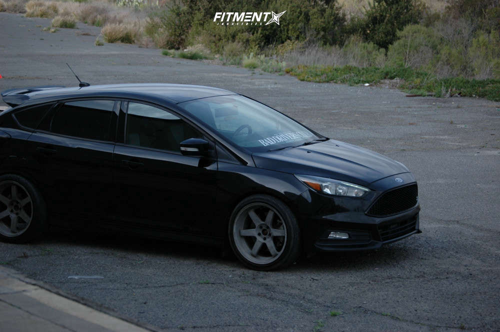 2016 Ford Focus ST with 19x9.5 JNC Jnc014 and Continental 245x40 on ...