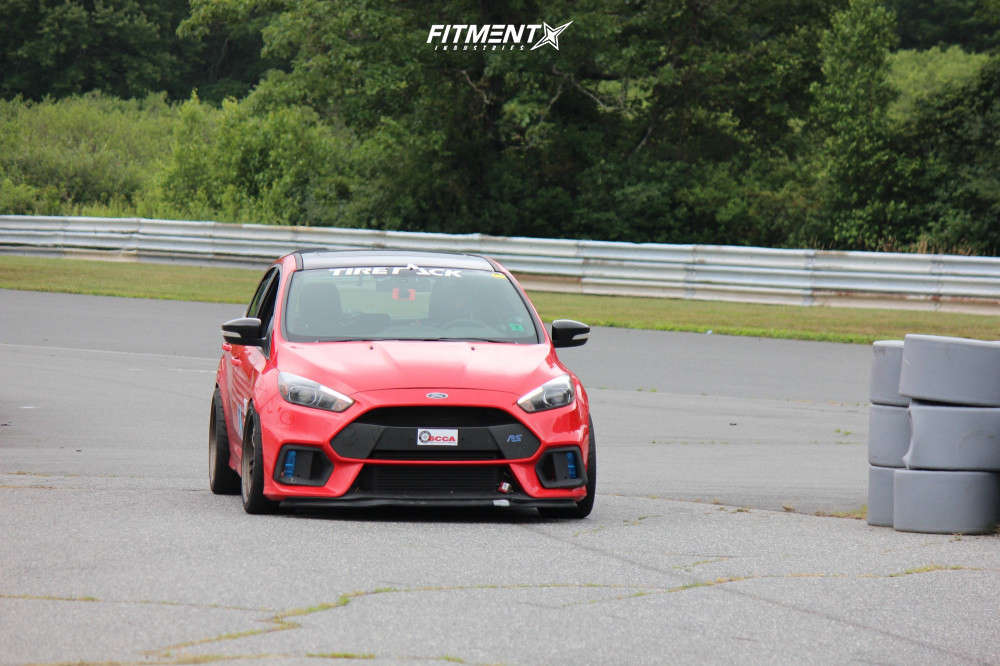 2018 Ford Focus RS with 18x9 Enkei Rpf1 and Bridgestone 255x35 on ...