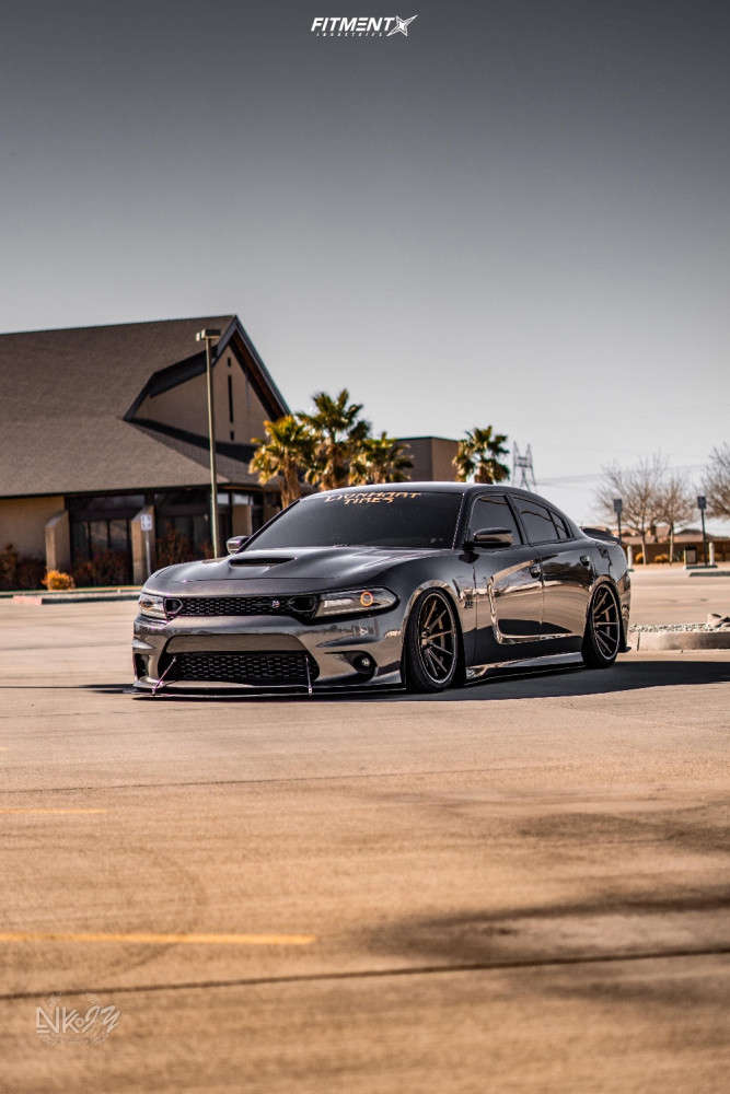 2019 Dodge Charger R/T Scat Pack with 20x10.5 Ferrada FR4 and Lionhart ...