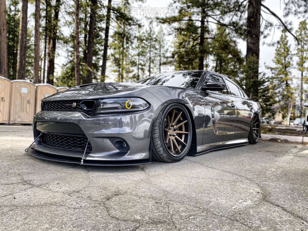 2019 Dodge Charger R/T Scat Pack with 20x10.5 Ferrada FR4 and Lionhart ...