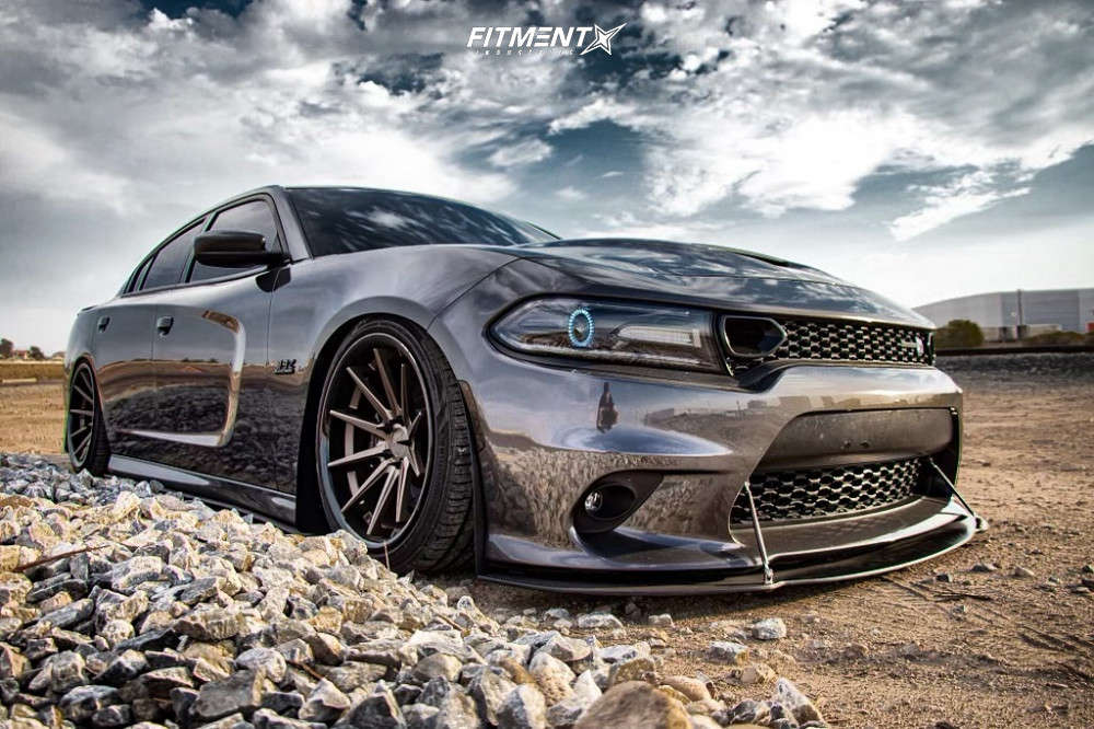 2019 Dodge Charger R/T Scat Pack with 20x10.5 Ferrada FR4 and Lionhart ...