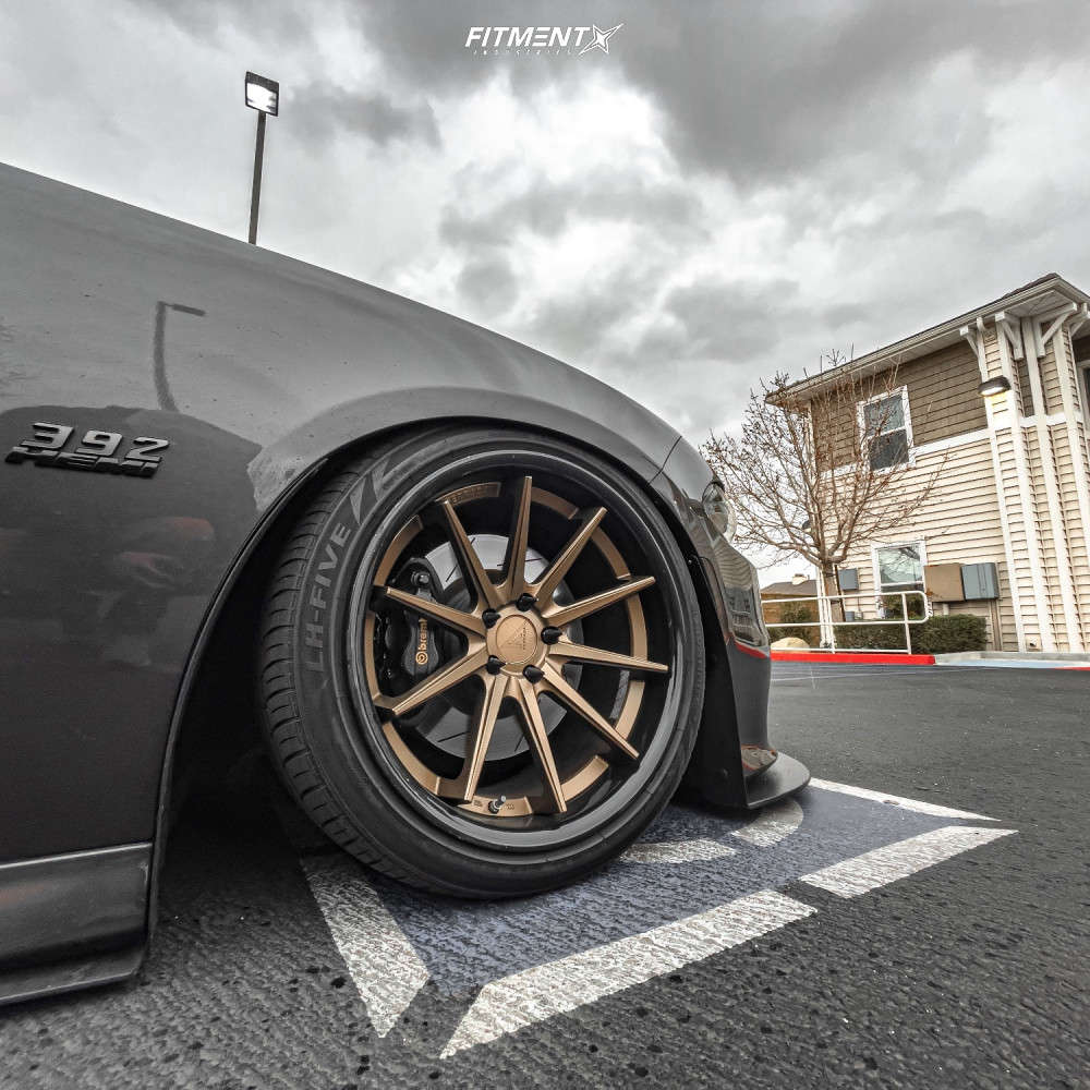 2019 Dodge Charger R/T Scat Pack with 20x10.5 Ferrada FR4 and Lionhart ...