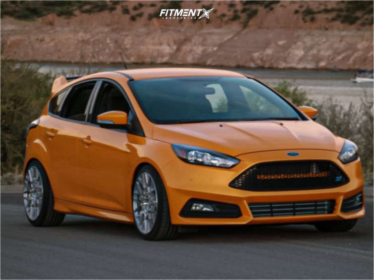 2016 Ford Focus ST with 18x8.5 Rotiform Blq and Sailun 235x40 on ...