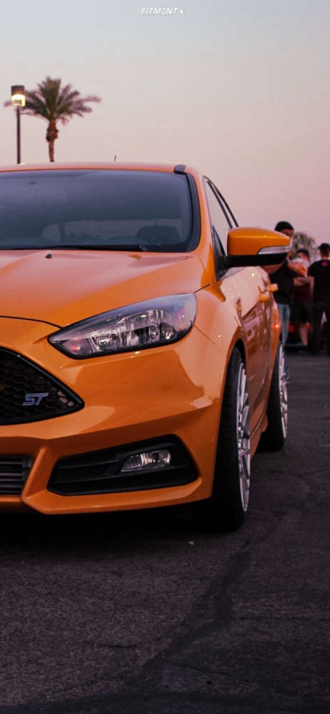 2016 Ford Focus ST with 18x8.5 Rotiform Blq and Sailun 235x40 on ...